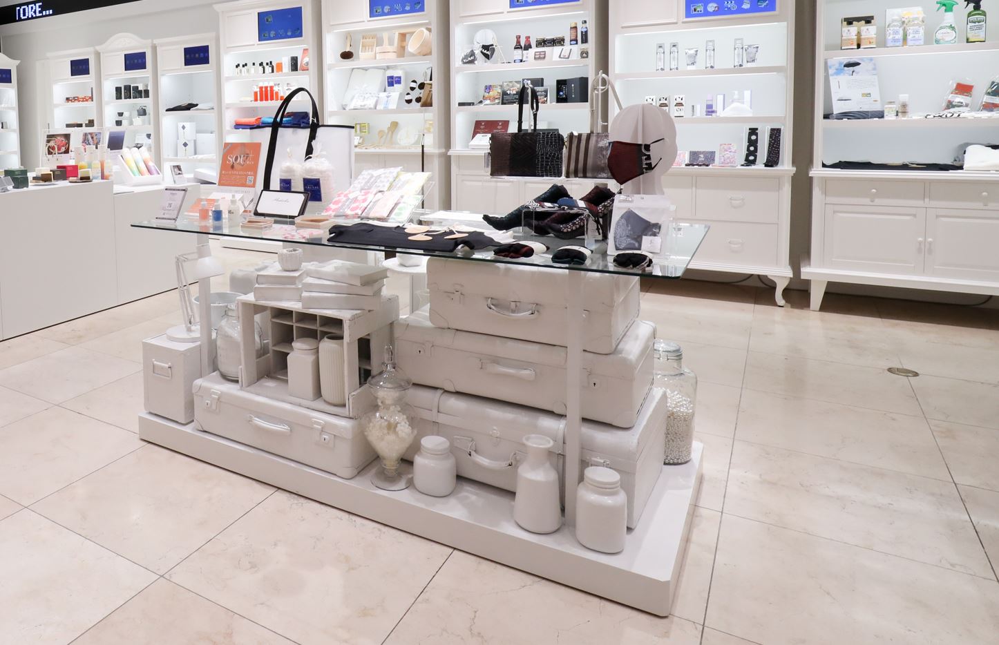 高島屋の売らない店舗「Meetz STORE」が好発進。ギフト需要を狙った“商品選定”で差別化｜TAKASHIMAYA TRANSCOSMOS INTERNATIONAL COMMERCE ...